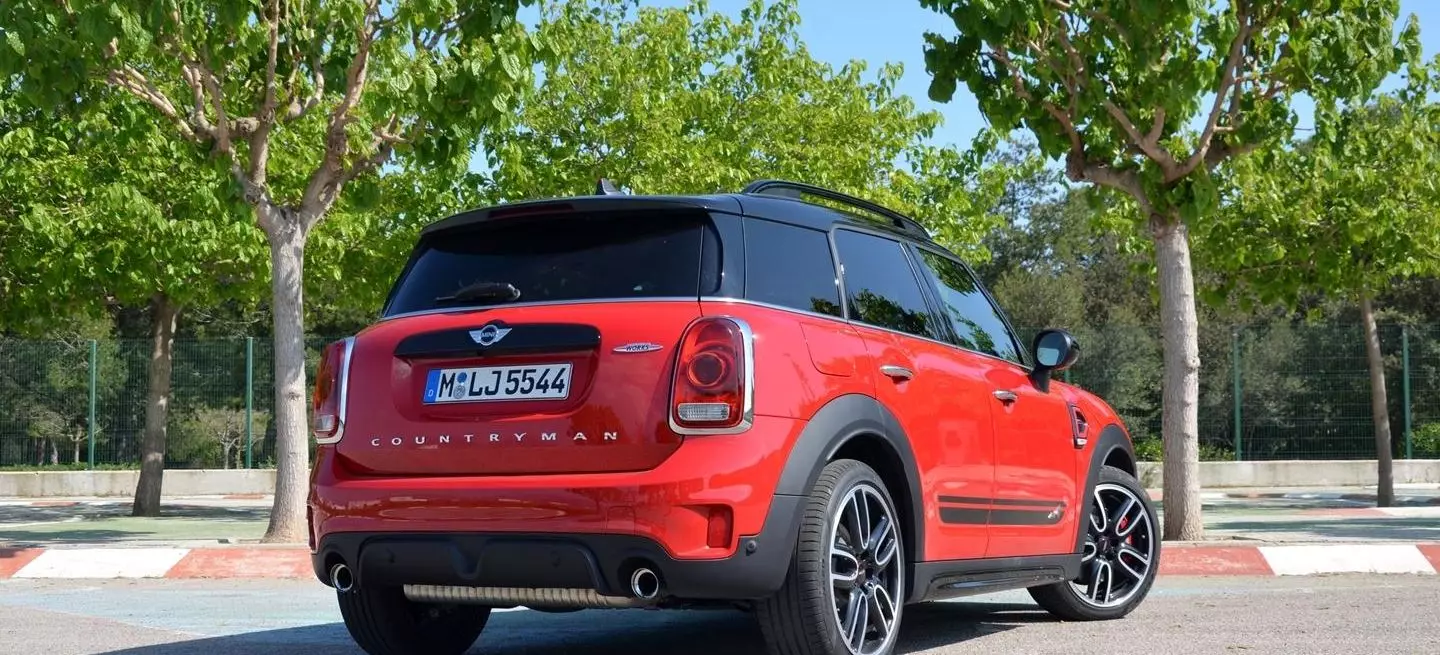 mini-jcw-countryman-test-0517-026-mdm