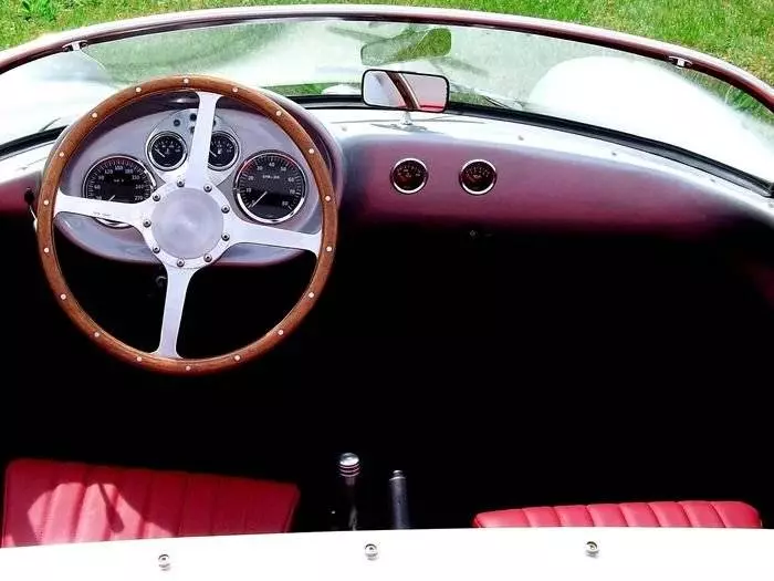 Wittera Retro-Ma.de Spyder, inspiréiert vum Porsche 550, mat engem Alfa Romeo Boxer Häerz