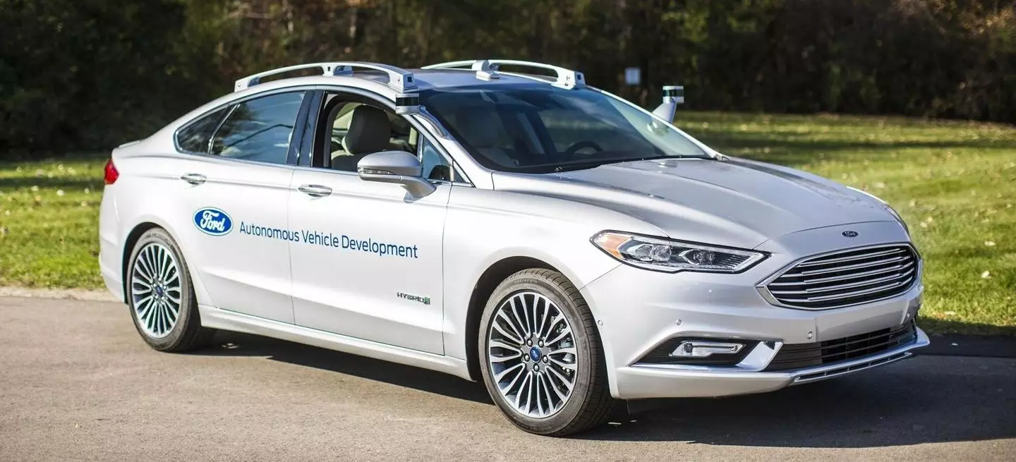 ford-autonomous-car-2017-001