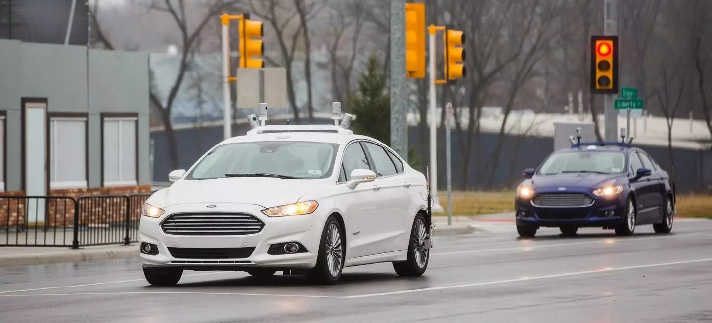 Ford-autonomous-car-2017-002