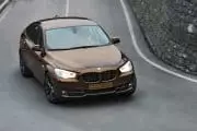 Trussardi modélise une BMW Série 5 Gran Turismo bronzée et à la mode 154665_4