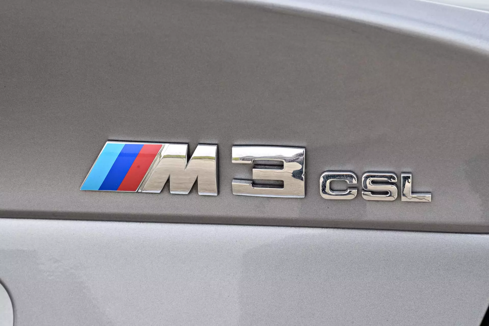 Pamberi peBMW M4 CSL paive nemamwe maviri Makwikwi Mutambo Leichtbau