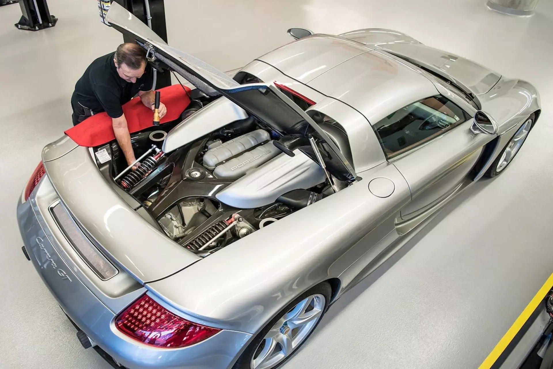 Perché questa Porsche Carrera GT con 2.000 chilometri è stata smontata e assemblata 78 volte?