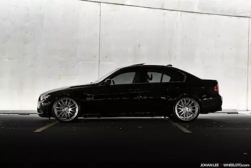 BMW 335i de quatro portas embelezado por WheelSTO