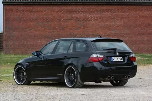 I-BMW M3 Touring ne-essence namandla e-V10 we-M5