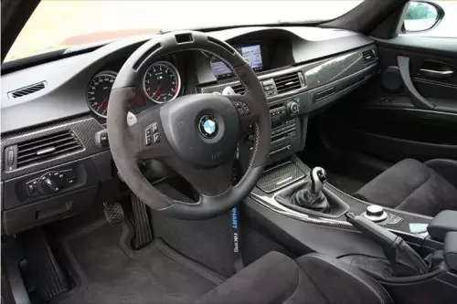 I-BMW M3 Touring ne-essence namandla e-V10 we-M5