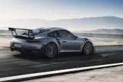 Video: ballet ya barafu na Porsche 911 GT2 RS na classic 911 ST 16845_4