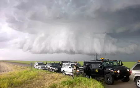 hummer h2 tornado chaser