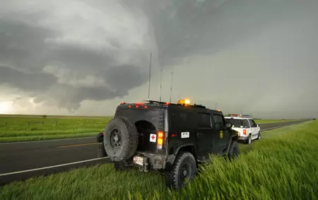 hummer h2 tornado chaser