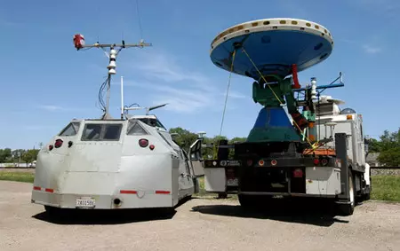 hummer h2 tornado chaser