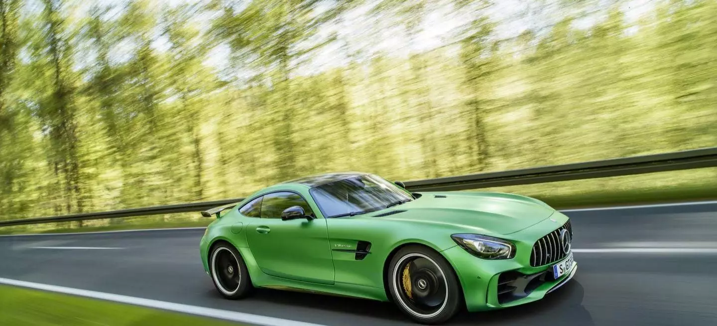 mercedes-amg-gt-r-2017-23