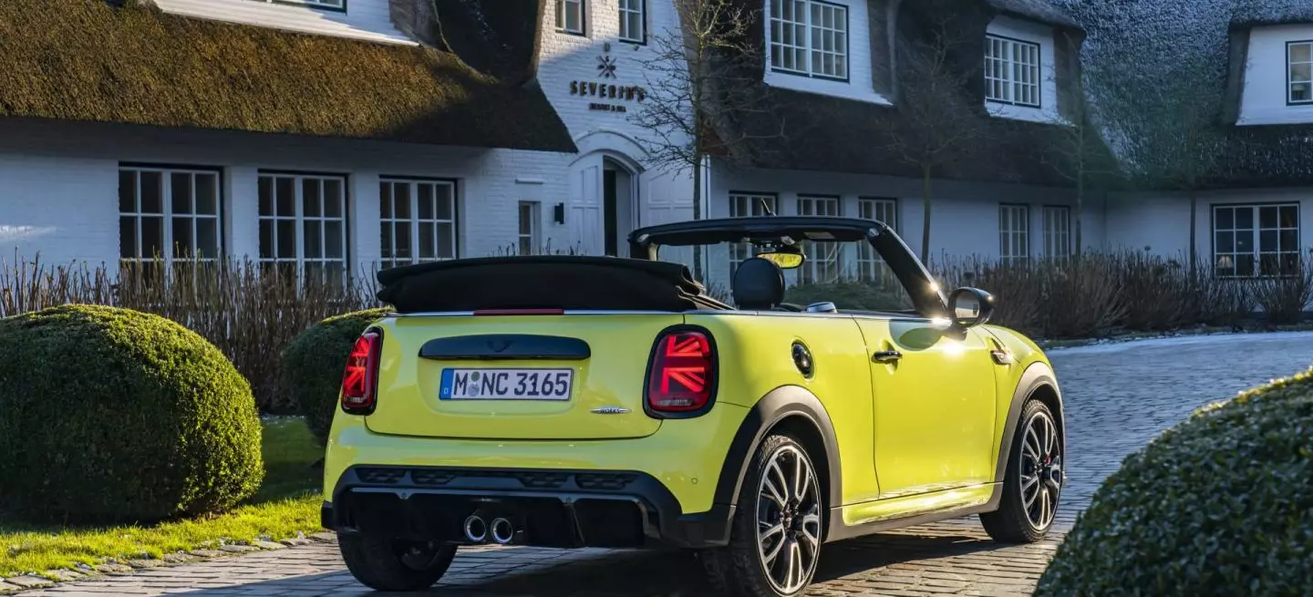 Mini Convertible 2021 03