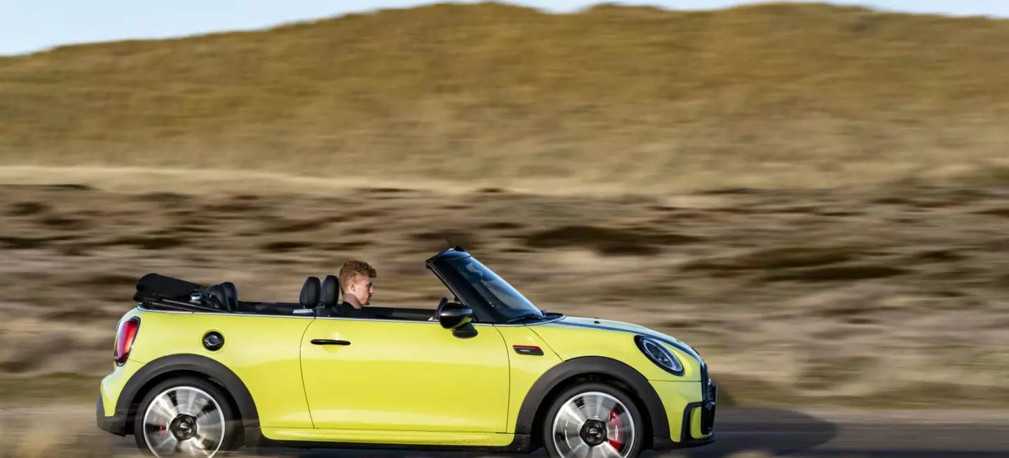 Mini Convertible 2021 08