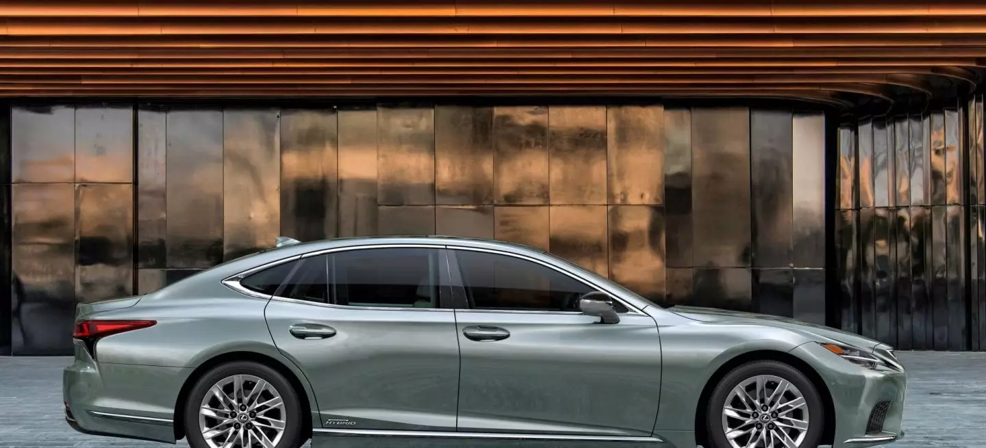 Lexus Ls 2021 04 ને રિસ્ટાઇલ કરી રહ્યું છે