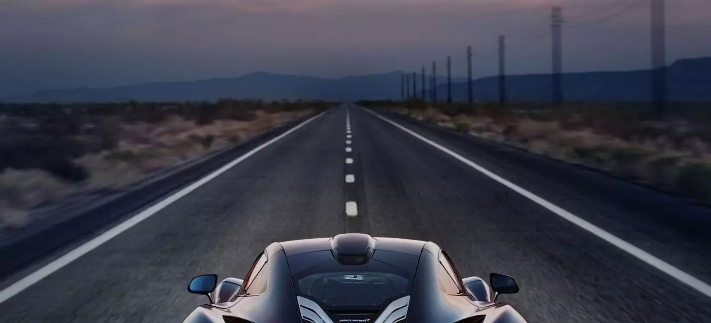 McLaren P1 בוחן את Death Valley