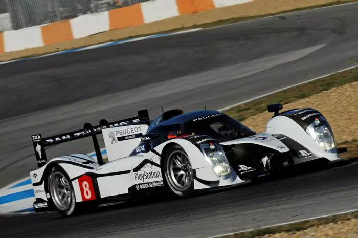 Peugeot908HYbrid4_10