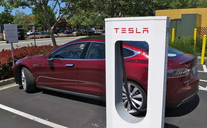 Dem Tesla säi Superchargernetz an den USA wäert a manner wéi 2 Joer fäerdeg sinn 187129_2