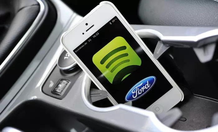 “Ford AppLink 2.0”: smartfon bilen “Ford SYNC” -iň arasynda has gowy sazlaşyk 187488_1