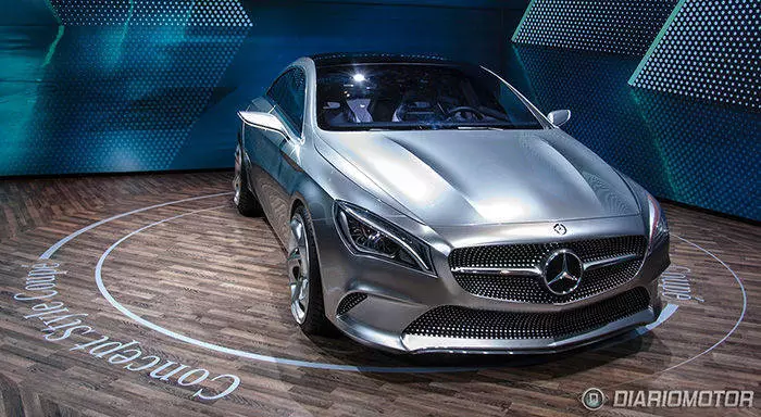 Mercedes na-ewebata eriri ikuku maka oche azụ