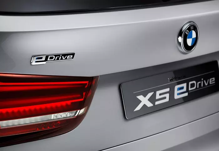 BMW X5 eDrive vaovao: SUV hybrid plug-in misy 3.8 l/100 km