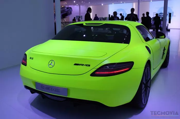 Mercedes_SLS_AMG_E-Cell_Frankfurt_10