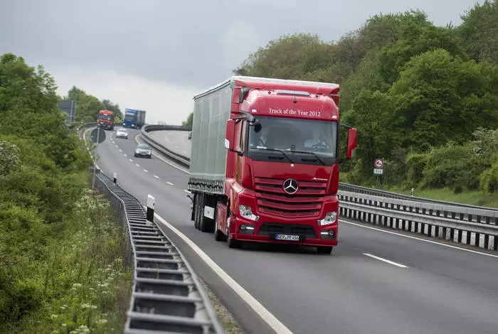 Rheolaeth Tren Pwerau Rhagfynegol Mercedes, GPS i leihau'r defnydd [Labordy Tecmovia]