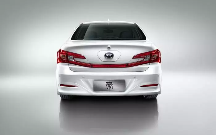 BYD Qin: ചൈനീസ്, കാര്യക്ഷമമായ കാറിനുള്ള വഴിത്തിരിവ്