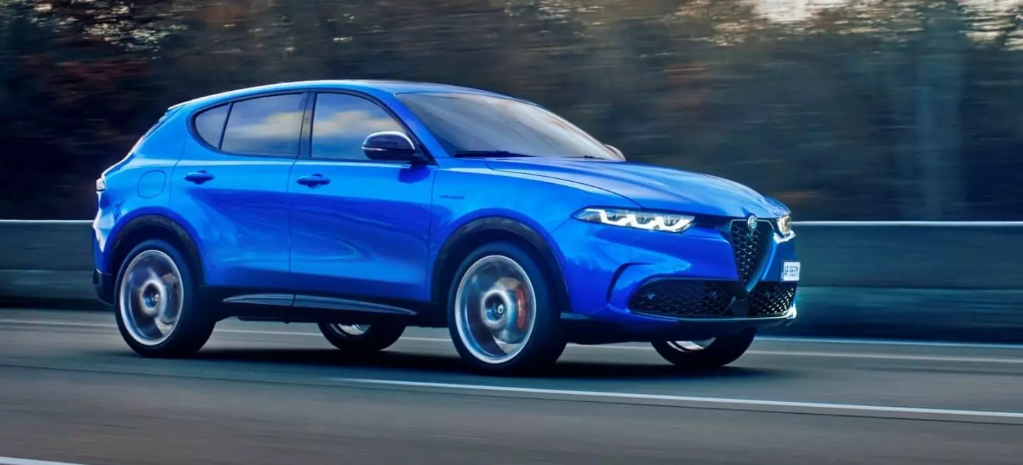 Alfa Romeo Tonale 2022 Blau 02