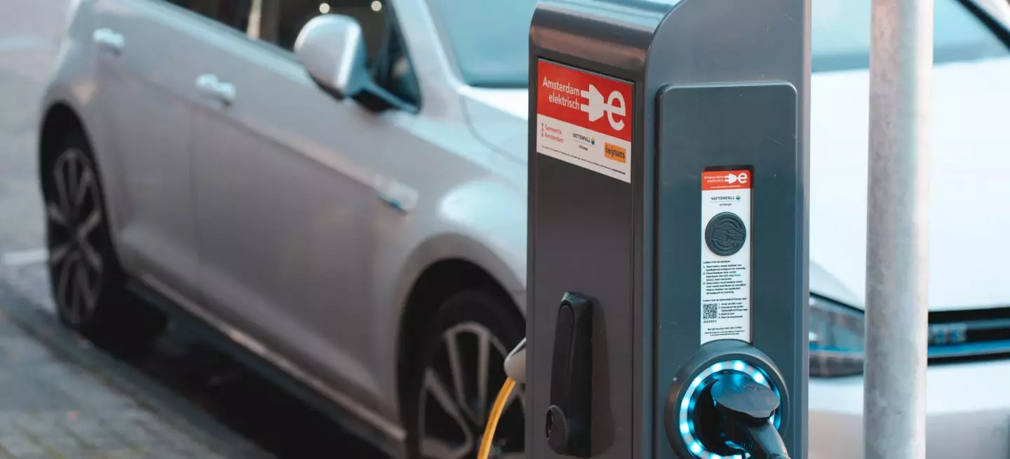 Charge elektryske auto sinnepanielen Noresinzig 03