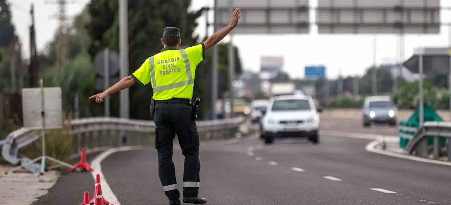 A Dgt inicia unha campaña para controlar a taxa de alcol e drogas nos condutores