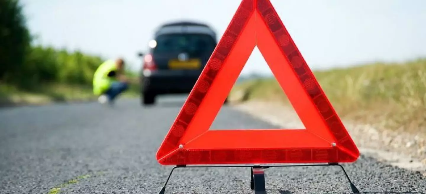 Dgt Regulations Objects to Carry Mandatory Fine Emergency Triangle