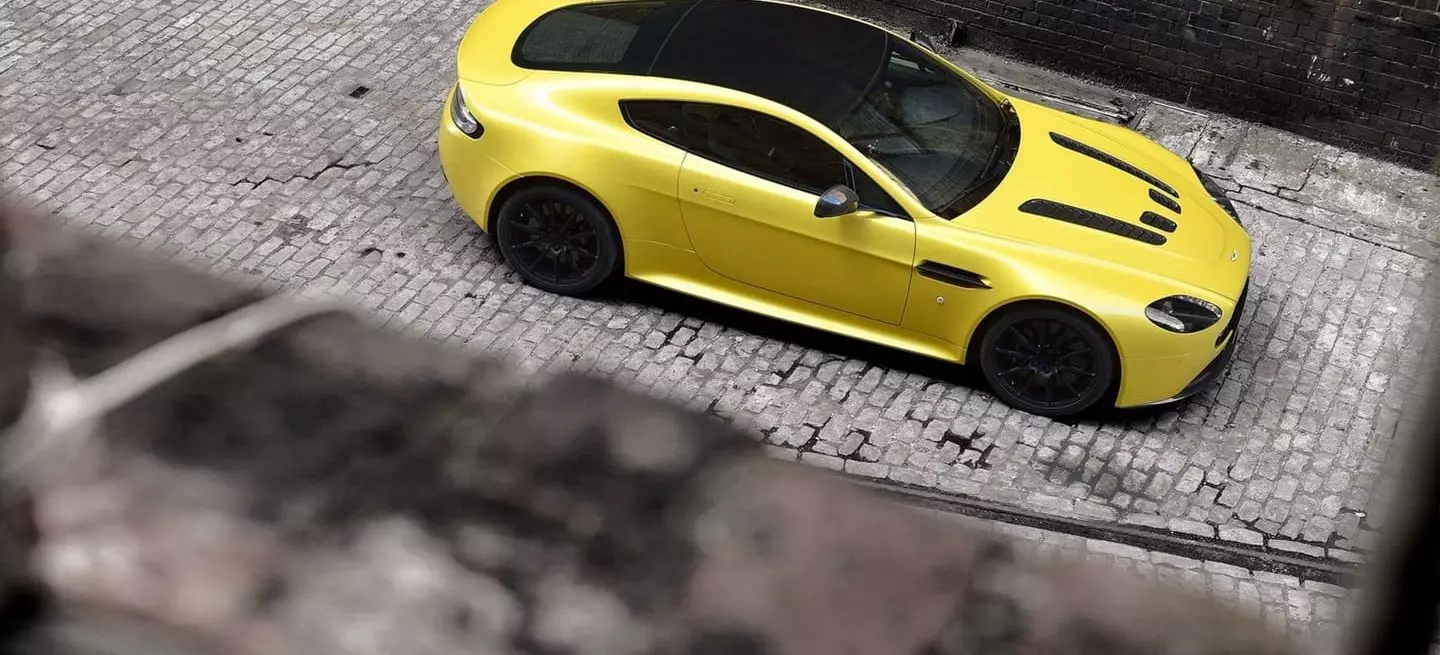 ആസ്റ്റൺ_മാർട്ടിൻ-V12_Vantage_S__280115-00