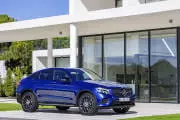 Mercedes GLC 350 e 4MATIC Coupé၊ ဟိုက်ဘရစ်၊ plug-in နှင့် မြင်းကောင်ရေ 320 ရှိသော Mercedes GLC သည် ယခုနှစ်ကုန်တွင် ရောက်ရှိလာမည်ဖြစ်သည်။ 23773_2