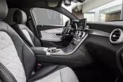 Mercedes GLC 350 e 4MATIC Coupé၊ ဟိုက်ဘရစ်၊ plug-in နှင့် မြင်းကောင်ရေ 320 ရှိသော Mercedes GLC သည် ယခုနှစ်ကုန်တွင် ရောက်ရှိလာမည်ဖြစ်သည်။ 23773_5