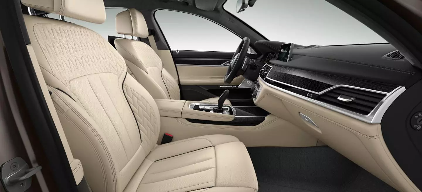 interior_BMW_M760Li_xDrive_2016_DM_33