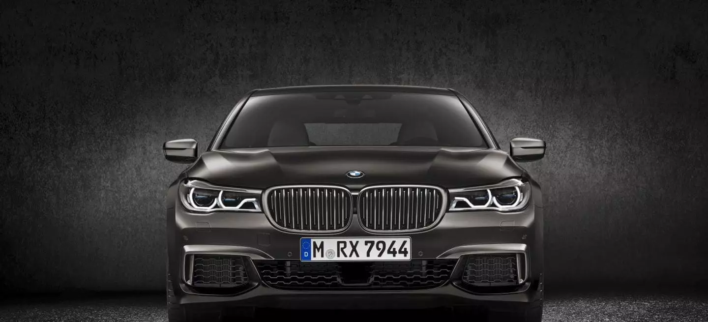 ភាពខុសគ្នា_BMW_M760Li_xDrive_2016_DM_3