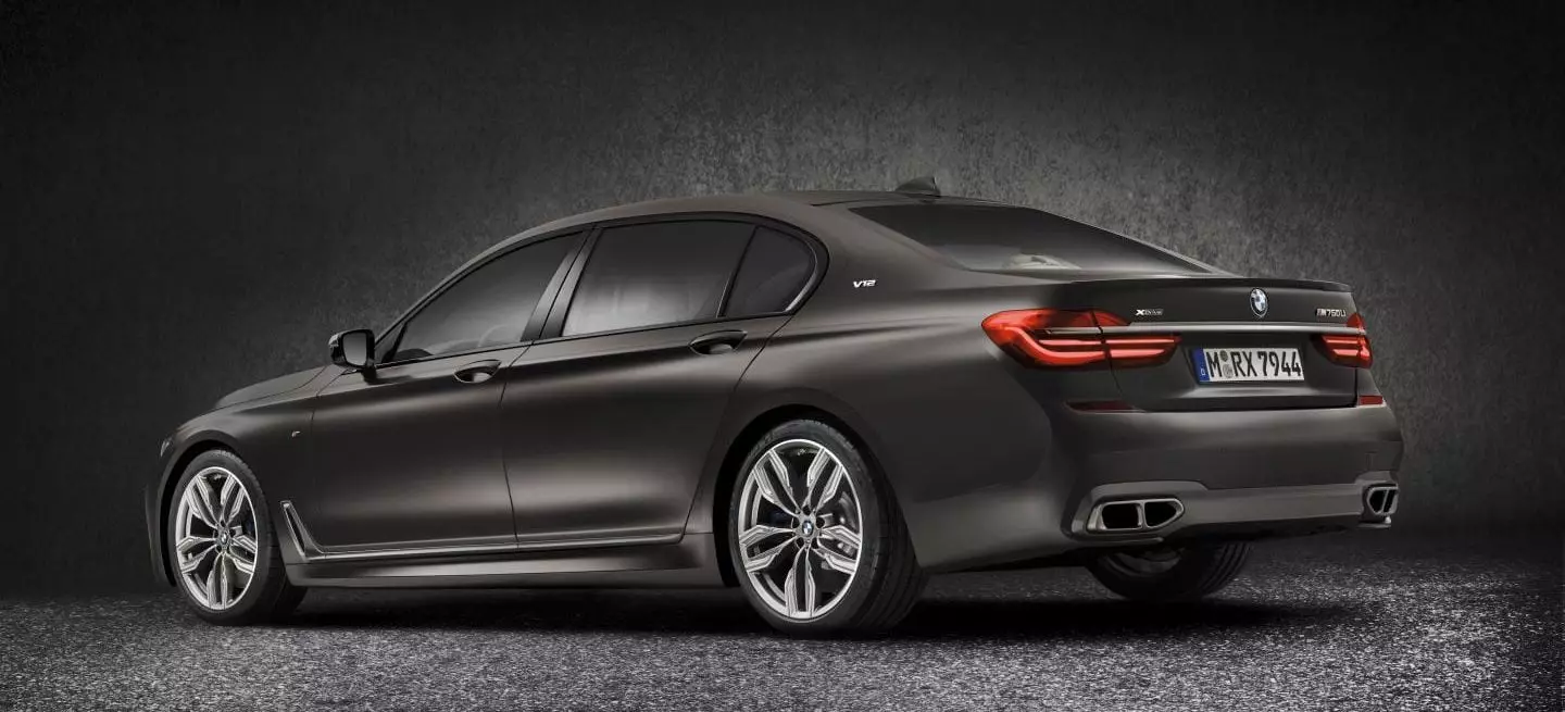 razlika_BMW_M760Li_xDrive_2016_DM_6