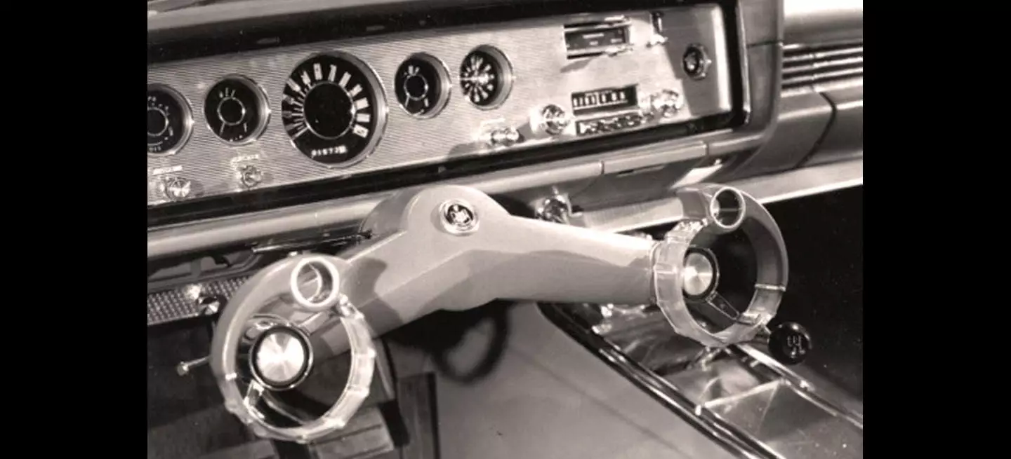 Wrist-Twist: Najšialenejší nápad Fordu v 60. rokoch nahradiť volanty