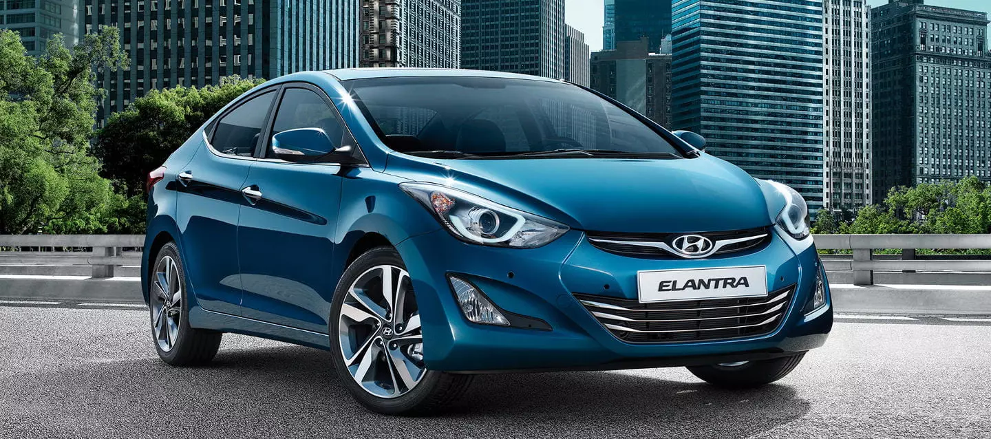 Hyundai Elantra: salŵn cryno ac economaidd nad oeddech efallai wedi’i werthfawrogi