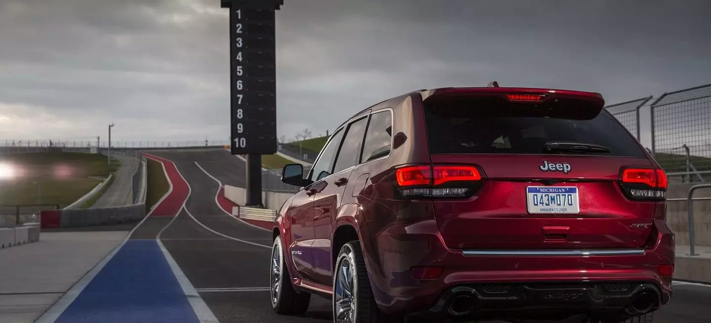 717 hk til Jeep Grand Cherokee? Cayenne og X6s værste mareridt er på vej 26155_1