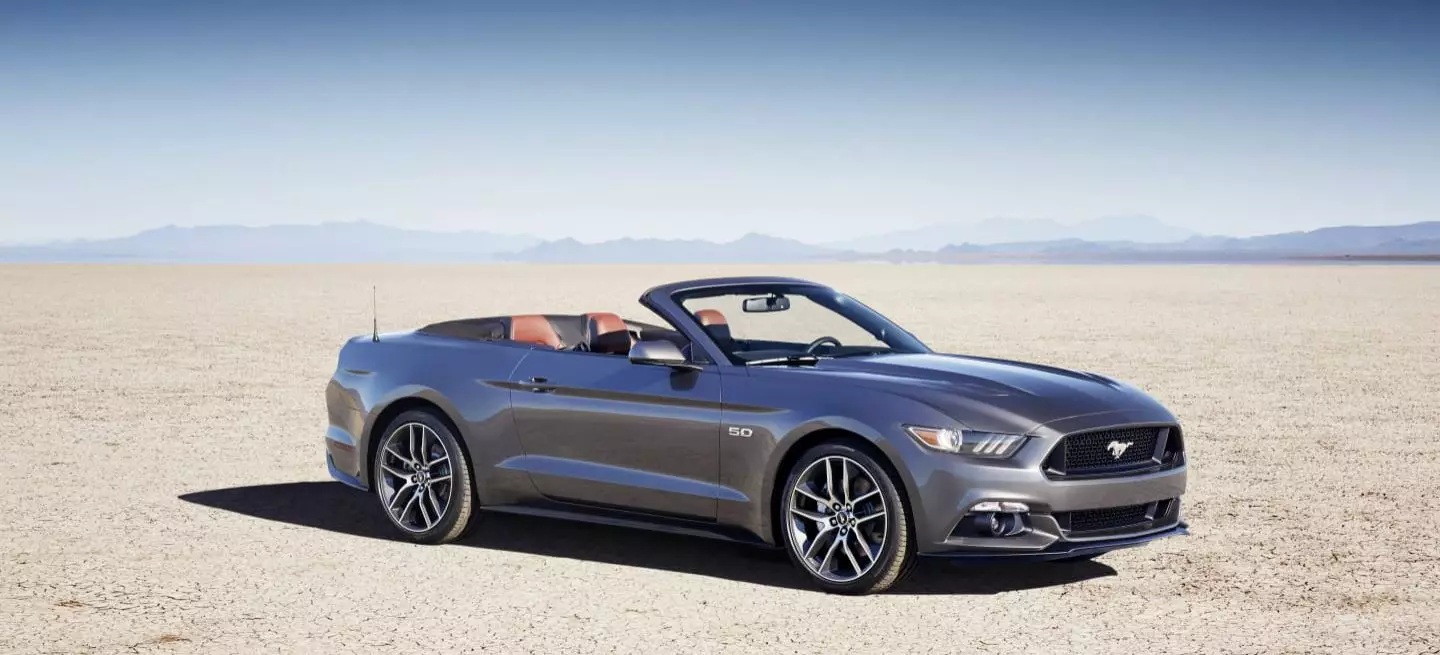 Ford Mustang Convertible ស៊េរីថ្មី 2015