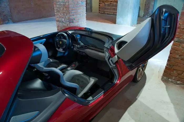 Pininfarina Sergio Erongba: aworan ati ere idaraya wa papọ lati san ọlá