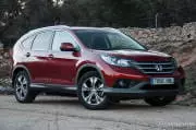 Honda CR-V: 2.2 i-DTEC 4x4 su 150 AG bandymas. Judresnis visureigis kelyje, bet patogus ir tvirtas nuo jo 30787_9