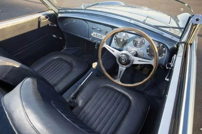 A Pegaso Z-102 Series II Cabriolet ine muviri naSaoutchik haiwani muridzi