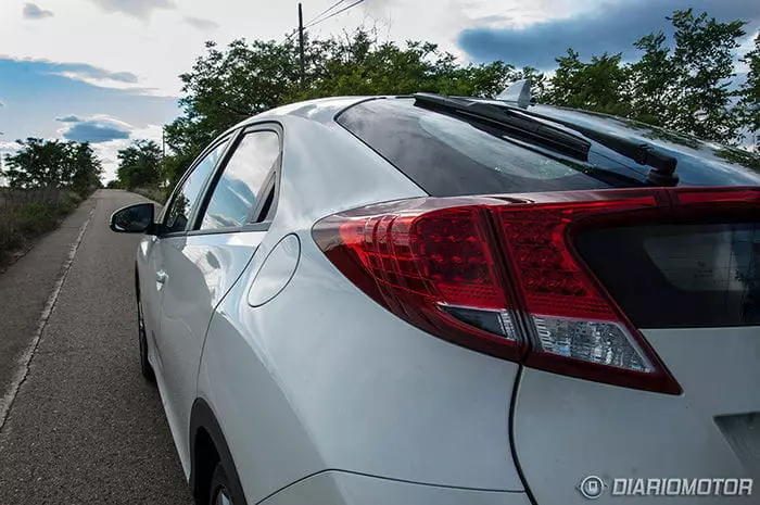 Pagsubok sa Honda Civic 1.4 Sport