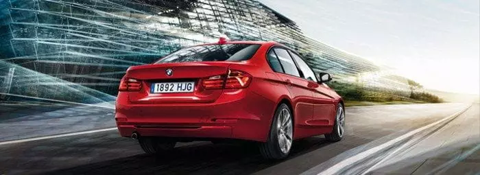 BMW 3 સિરીઝની આવશ્યક આવૃત્તિ VS મર્સિડીઝ બેન્ઝ AMG આવૃત્તિ