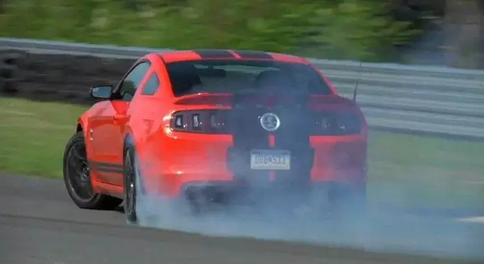 Shelby GT500 lwn Chevrolet Camaro ZL1