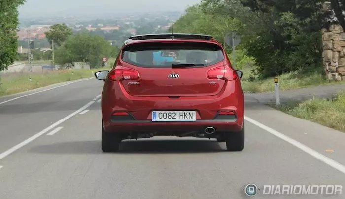 Kia Cee'd 2013, ulaliki ndi mayeso ku Madrid. Kunja.