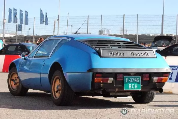 Renault sil in nije Alpine presintearje by de Monaco GP