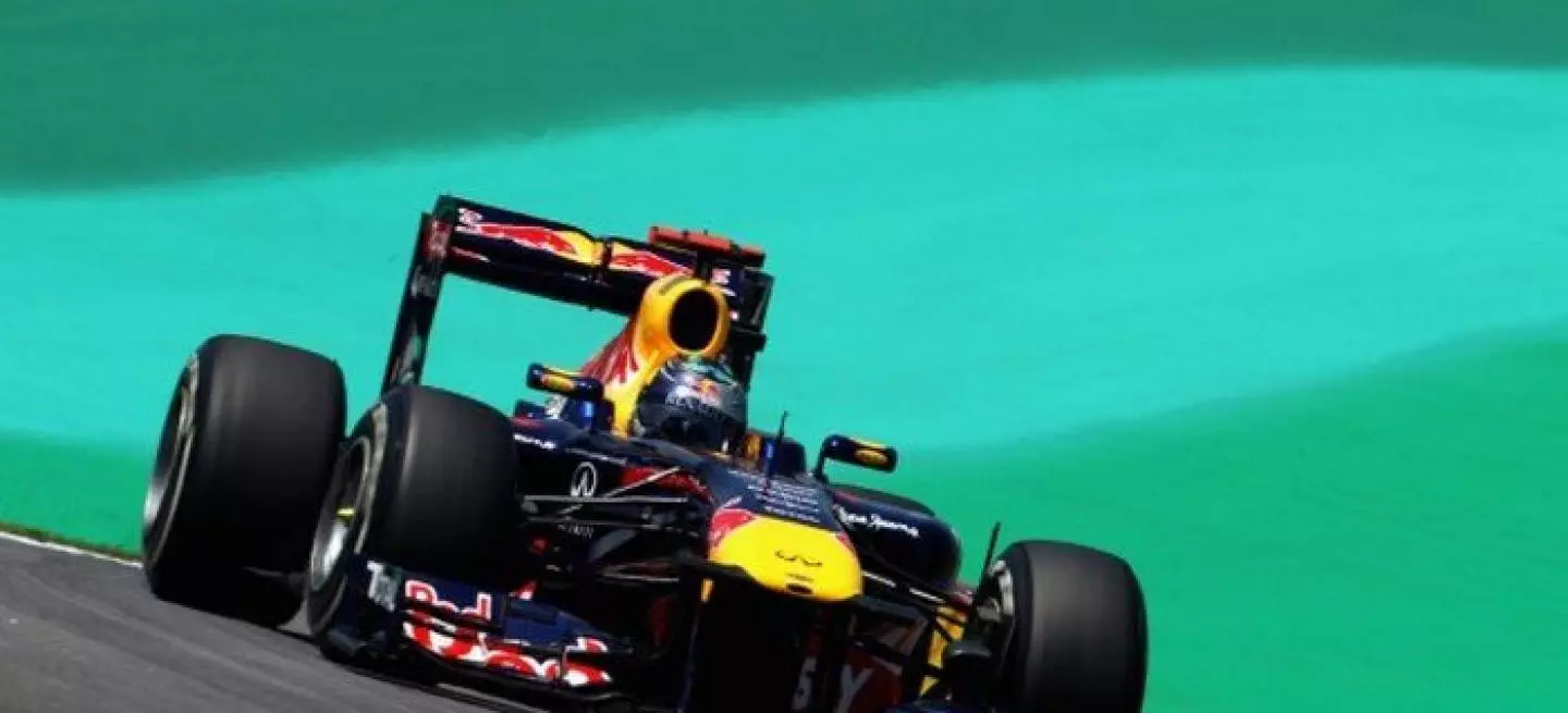 Sebastian_Fettel_Red_Bull_GP_Brazil_2011_01